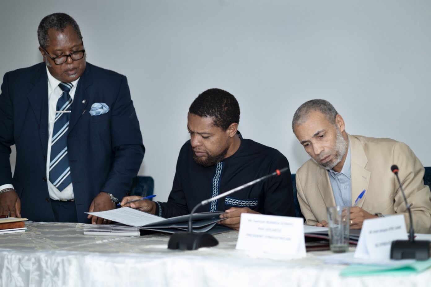 Alios Finance Cameroun signe une convention avec le Syndustricam pour ...