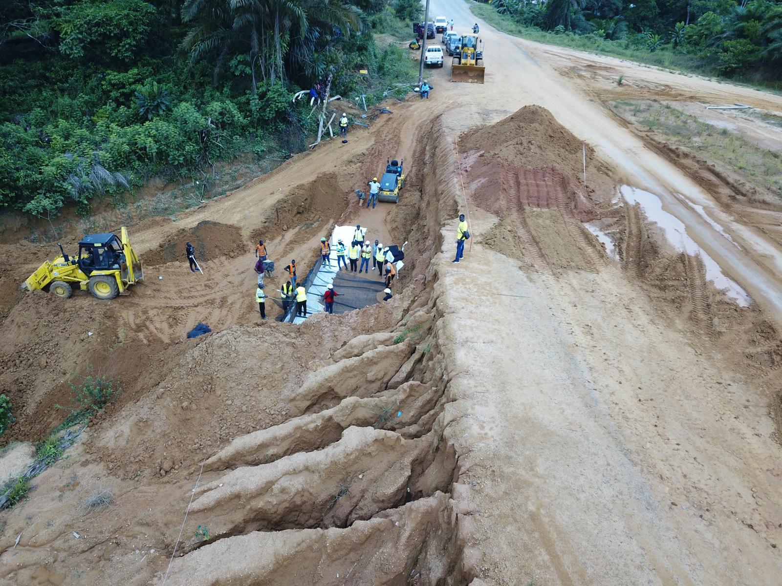 Traitement des fondrières sur la route Douala-Bonepoupa : la solution ...