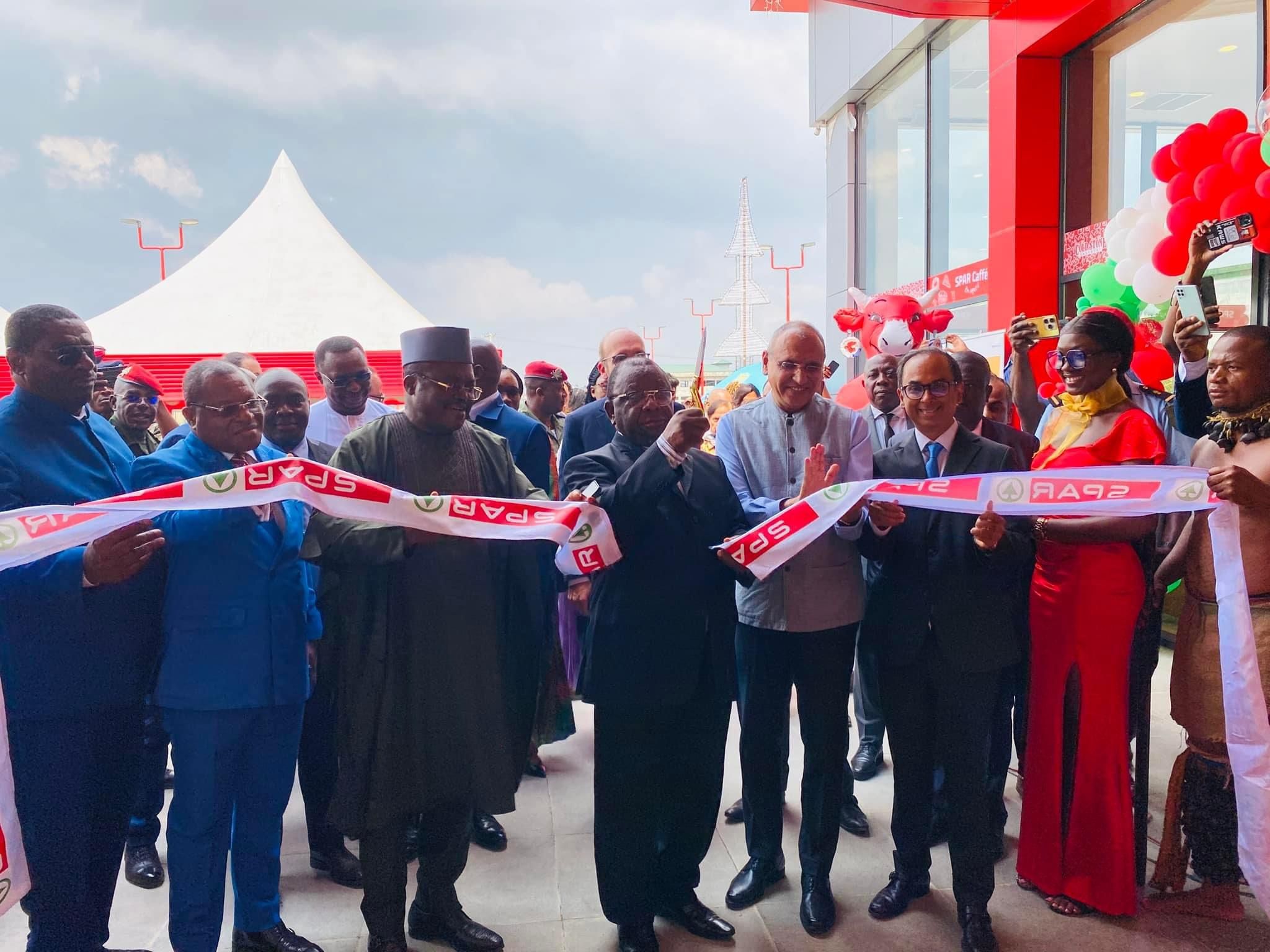 Inauguration officielle du nouveau supermarché SPAR à Yassa - Business ...