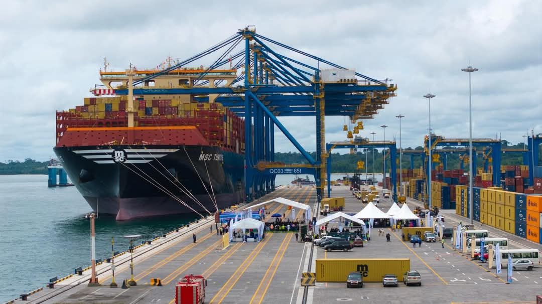 Grâce à la mise en exploitation du 2e terminal à Conteneur au Port de ...